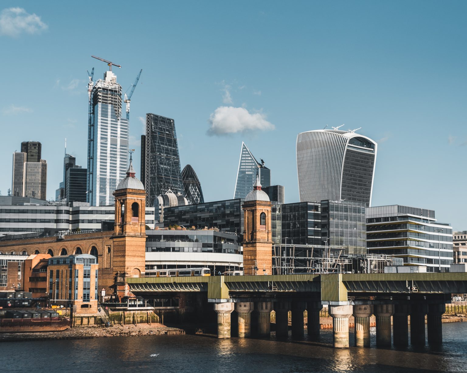 Polish Immigration to the UK: Trends, Challenges, and Community Impact ...